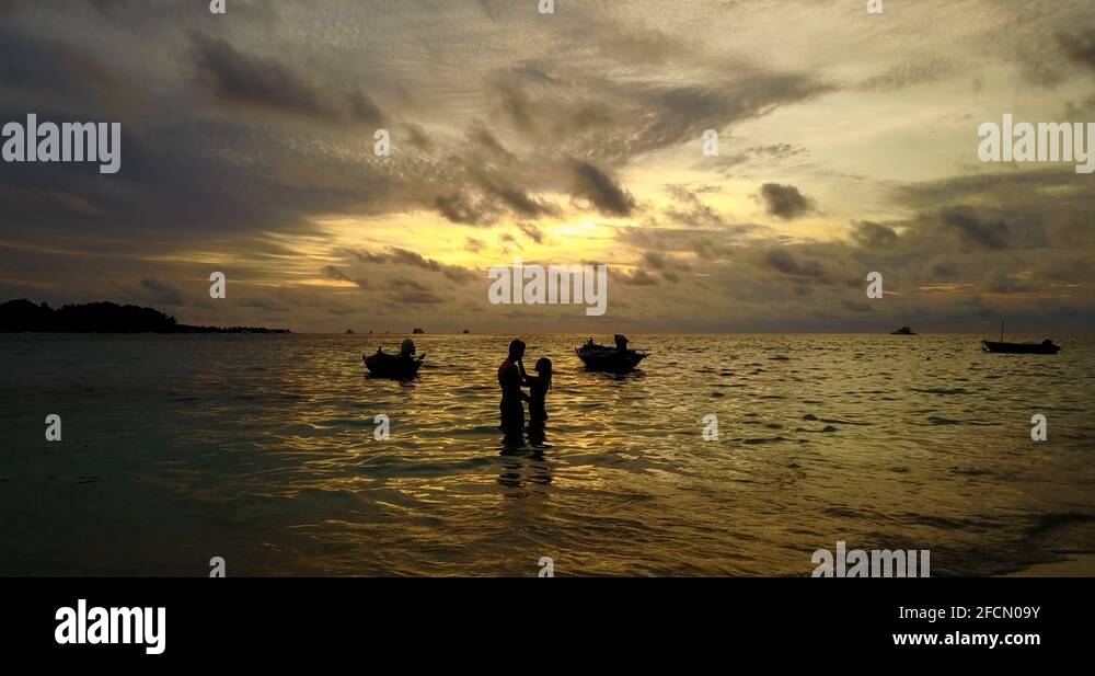 Deep kiss Stock Videos & Footage - HD and 4K Video Clips - Alamy