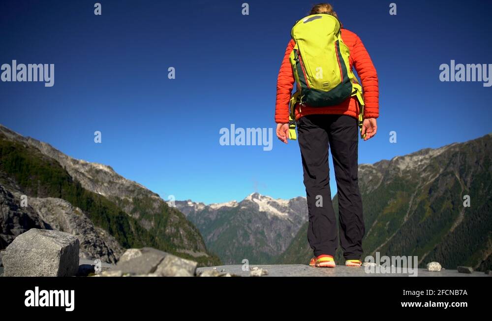 Female solo hiker Stock Videos & Footage - HD and 4K Video Clips - Alamy