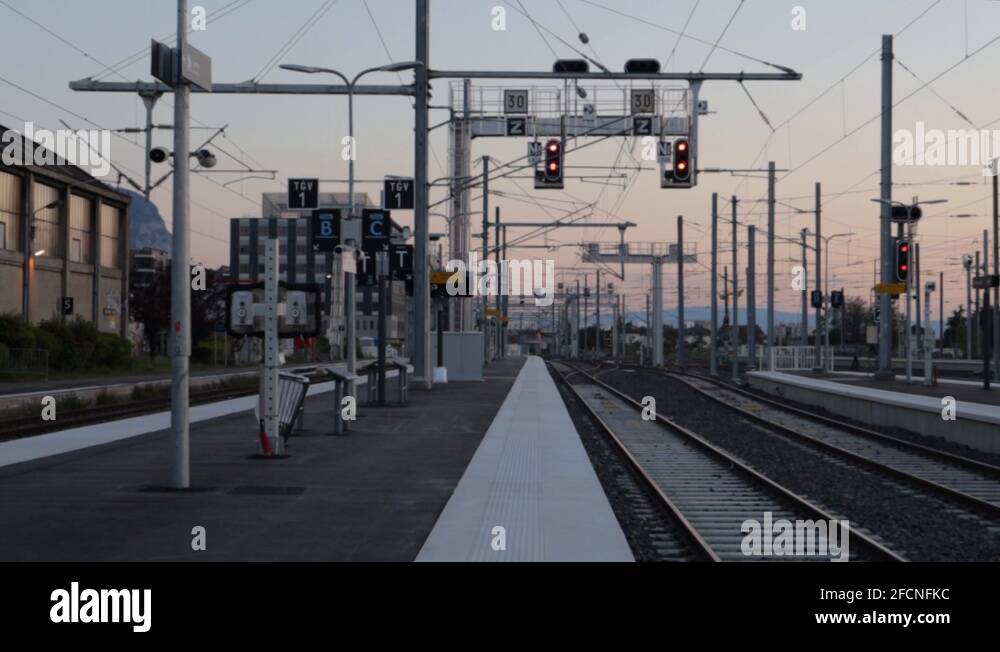 Empty train platform Stock Videos & Footage - HD and 4K Video Clips - Alamy