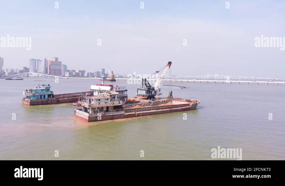 Grab hopper Stock Videos & Footage - HD and 4K Video Clips - Alamy