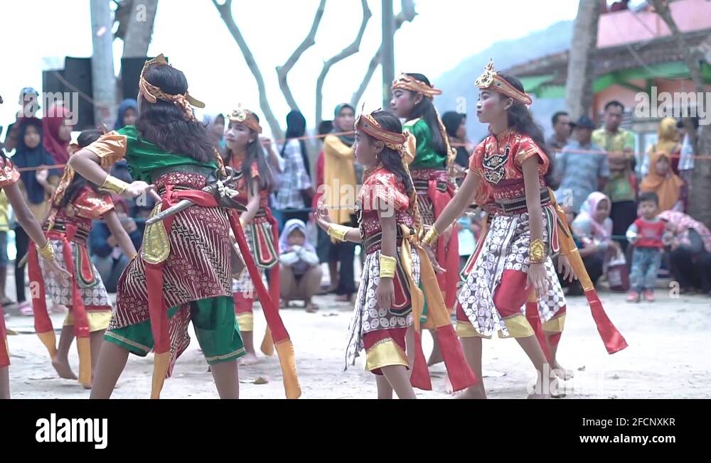 Jathilan dance Stock Videos & Footage - HD and 4K Video Clips - Alamy