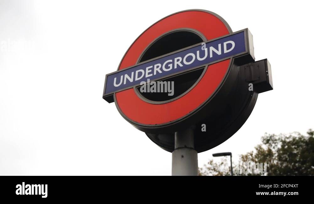 Tfl roundel logo Stock Videos & Footage - HD and 4K Video Clips - Alamy