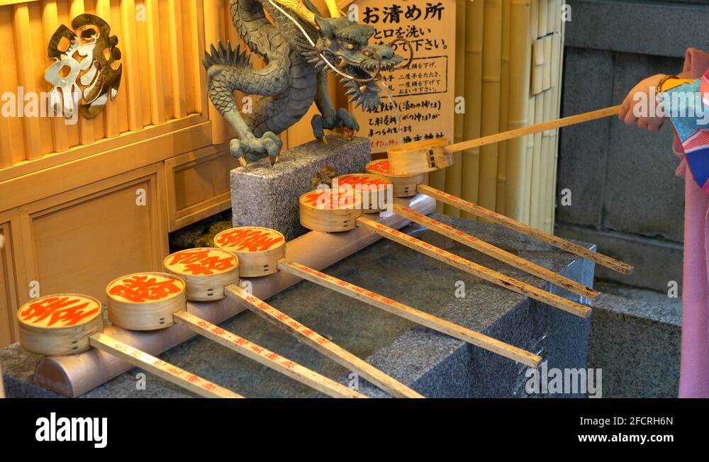 Tradition of hand washing before entering the temple in Japan Stock ...