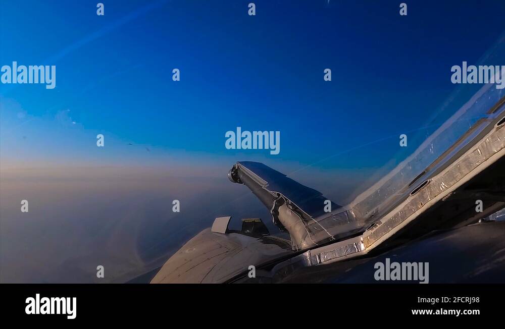 Flight refueling Stock Videos & Footage - HD and 4K Video Clips - Alamy