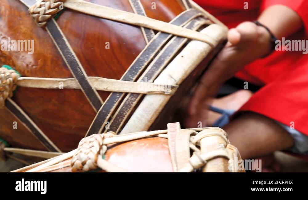 Balinese entry Stock Videos & Footage - HD and 4K Video Clips - Alamy
