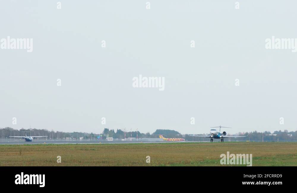 Commercial airliner taking off dramatic Stock Videos & Footage - HD and ...