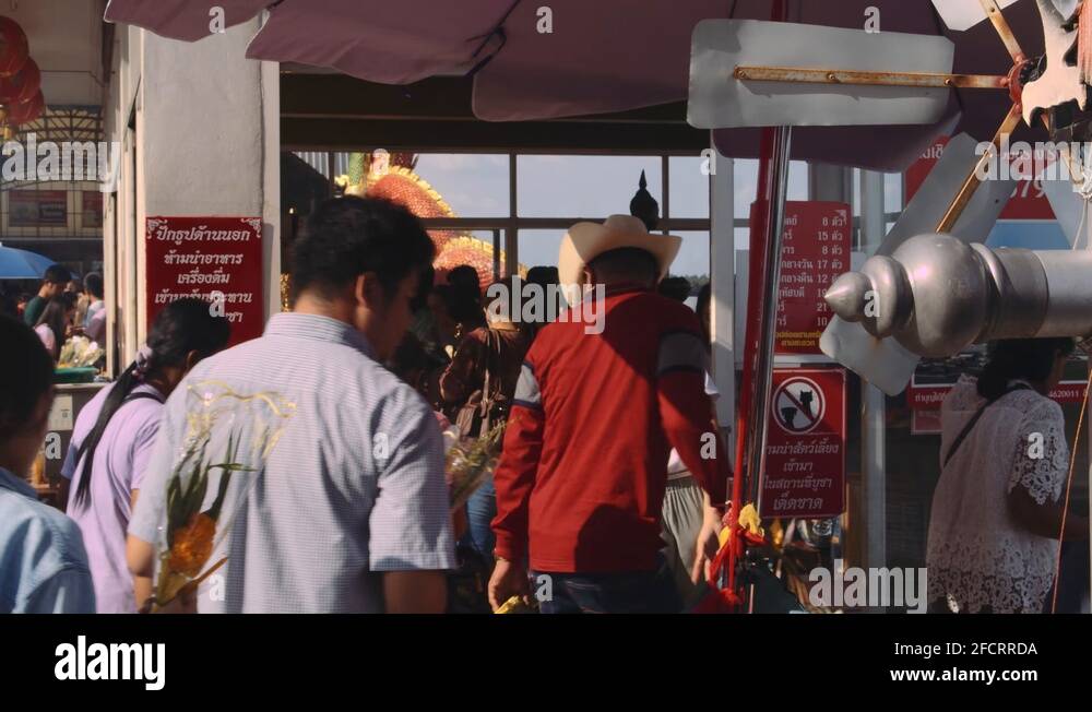 Crowded temple Stock Videos & Footage - HD and 4K Video Clips - Alamy