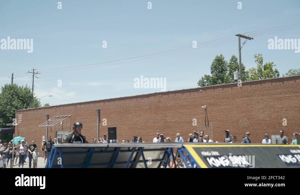 Scissor movement Stock Videos & Footage - HD and 4K Video Clips - Alamy