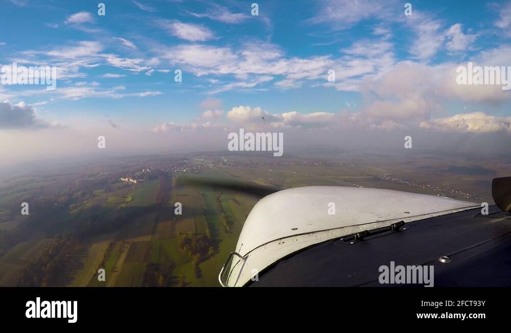 Cessna 172 flight Stock Videos & Footage - HD and 4K Video Clips - Alamy