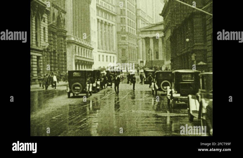 1920s: EUROPE: traffic and pedestrians in New York city street. Market ...