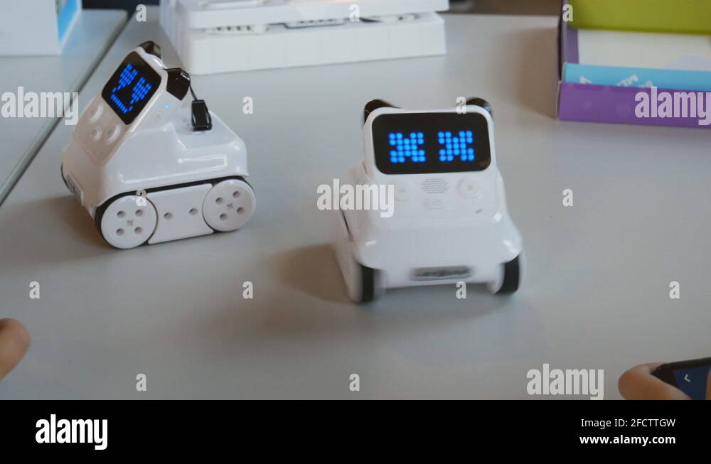 Micro plastic robot Stock Videos & Footage - HD and 4K Video Clips - Alamy