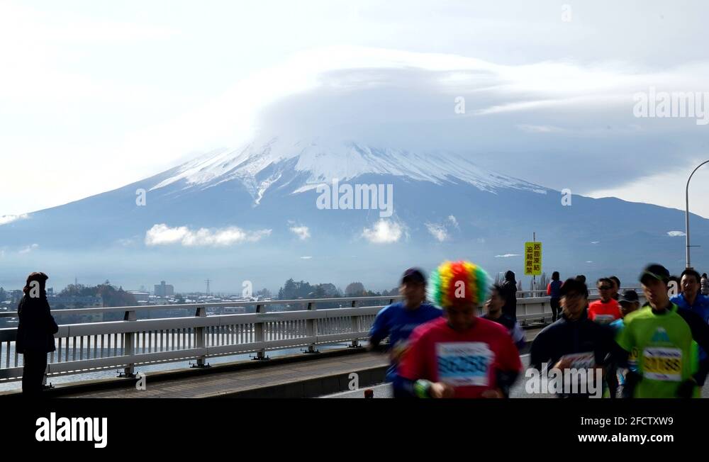 Crowd people running Stock Videos & Footage - HD and 4K Video Clips - Alamy