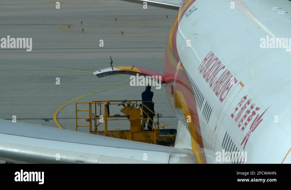 Cargo hatches Stock Videos & Footage - HD and 4K Video Clips - Alamy