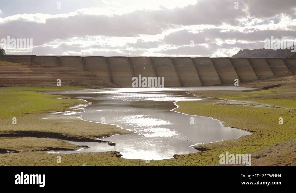 Lake with no water Stock Videos & Footage - HD and 4K Video Clips - Alamy
