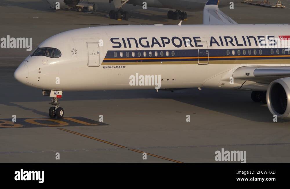 Singapore Airline Airbus A350 Taxi on Tarmac Stock Video Footage - Alamy