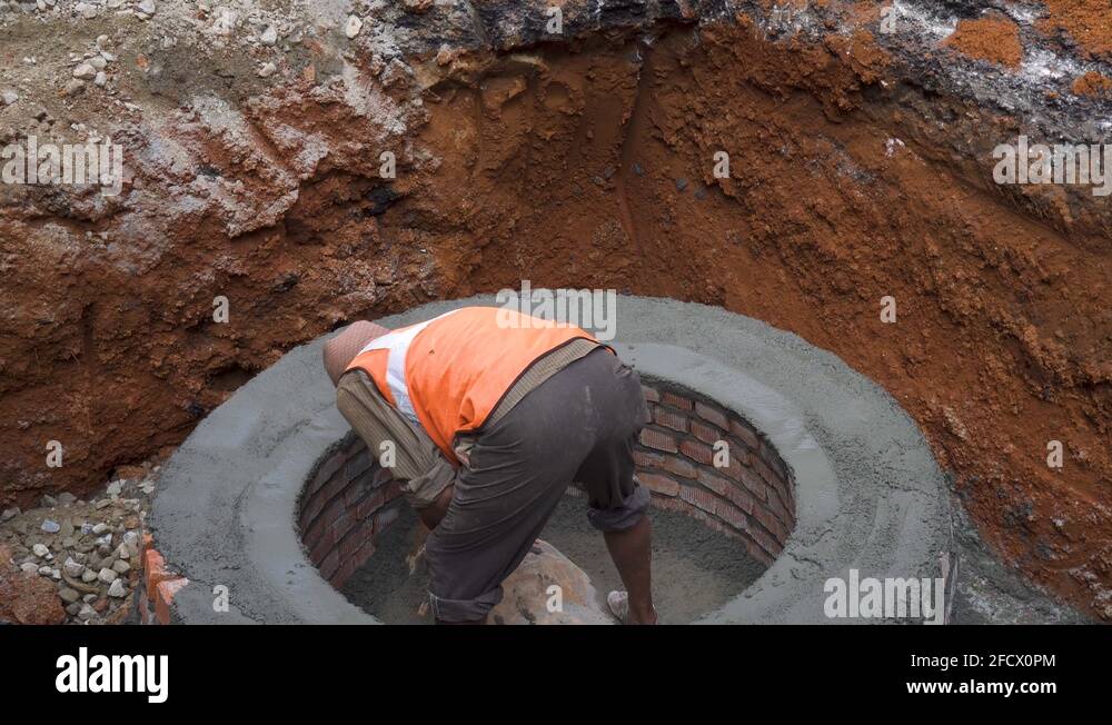 Manhole worker Stock Videos & Footage - HD and 4K Video Clips - Alamy