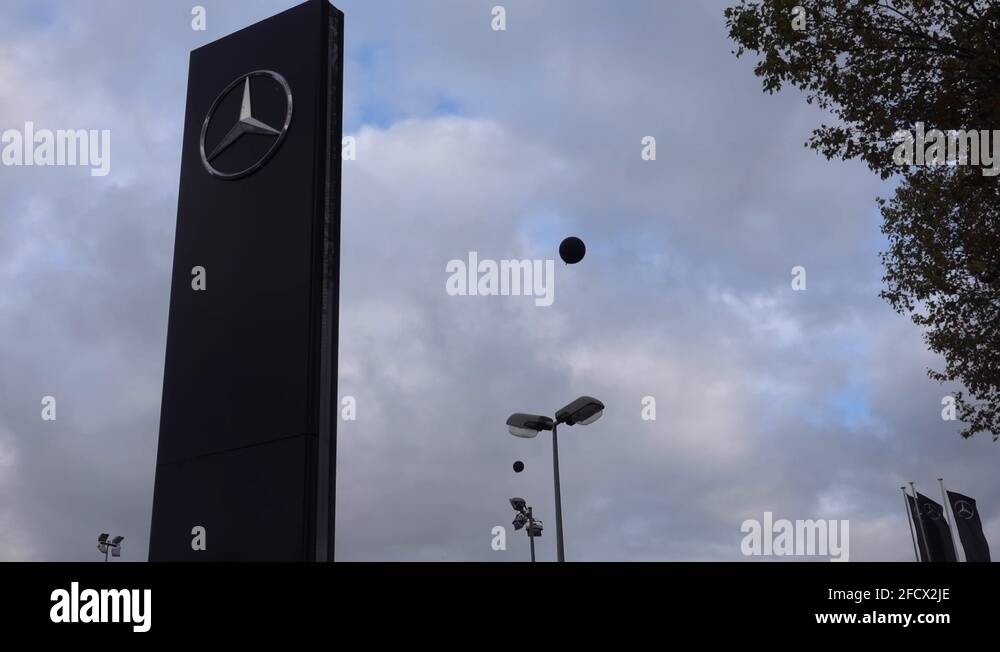 Mercedes daimler Stock Videos & Footage - HD and 4K Video Clips - Alamy