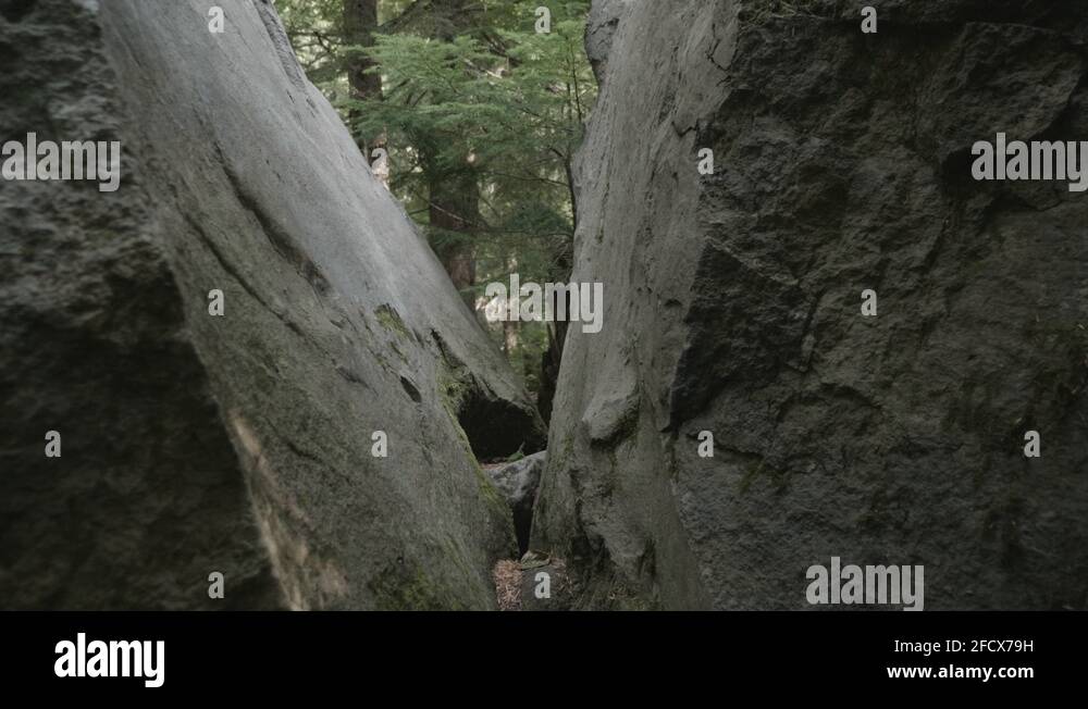 Split boulder Stock Videos & Footage - HD and 4K Video Clips - Alamy