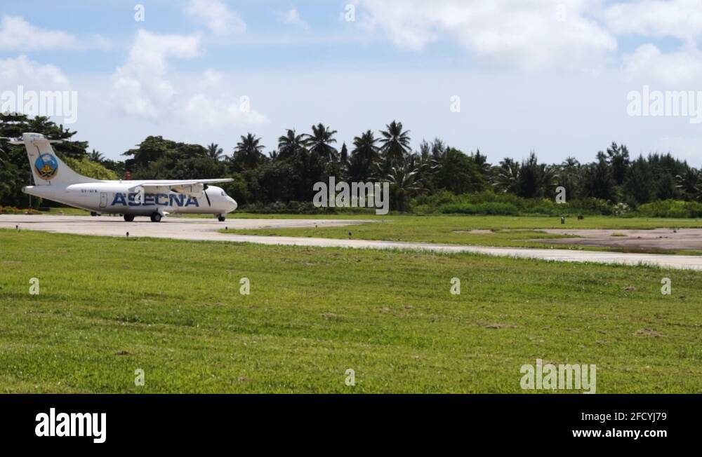 Atr 42 aircraft Stock Videos & Footage - HD and 4K Video Clips - Alamy