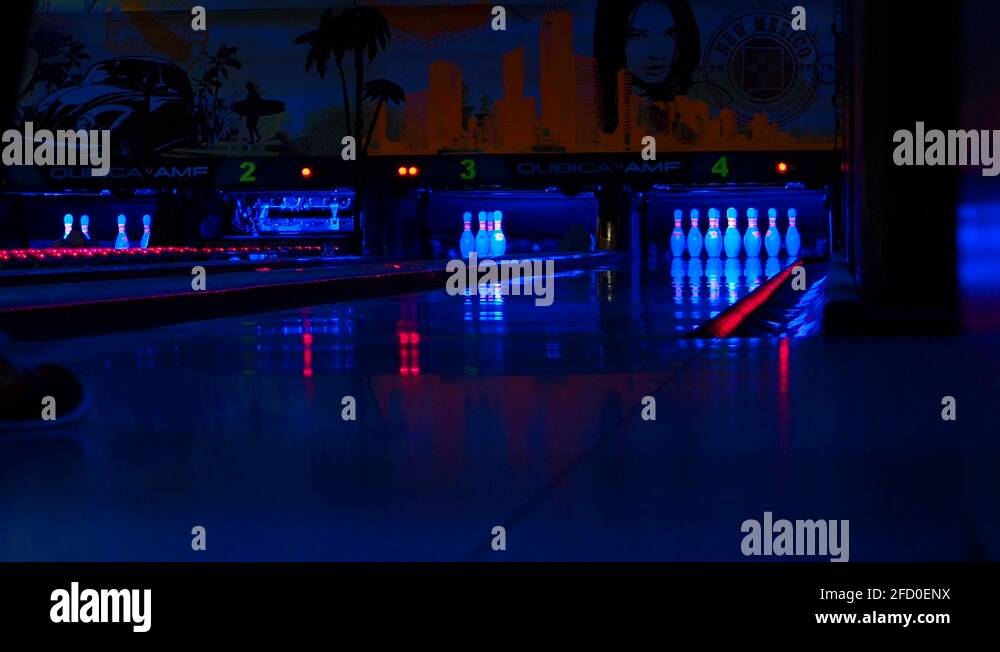 Bowing low Stock Videos & Footage - HD and 4K Video Clips - Alamy