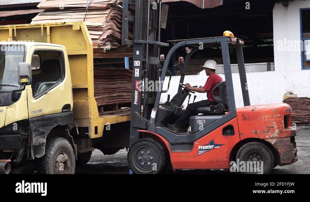 Operating forklift Stock Videos & Footage - HD and 4K Video Clips - Alamy