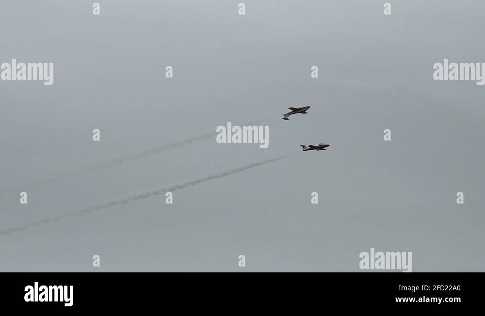 Inverted aircraft Stock Videos & Footage - HD and 4K Video Clips - Alamy