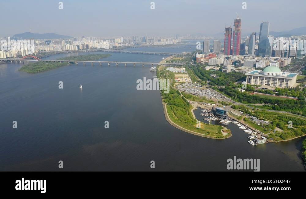 Han river dividing Seoul around Yeouido island, South Korea aerial shot ...