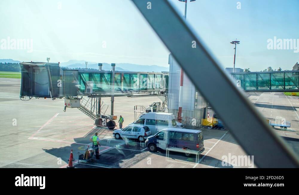 Passenger loading bridge Stock Videos & Footage - HD and 4K Video Clips ...