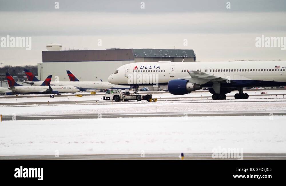 Delta passenger plane Stock Videos & Footage - HD and 4K Video Clips ...