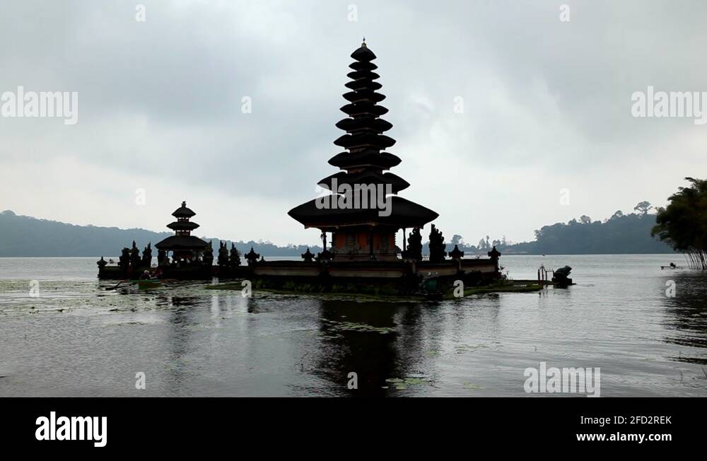 Pura Ulun Danu Bratan Temple in Bratan Lake near Bedugul Volcano, Bali ...