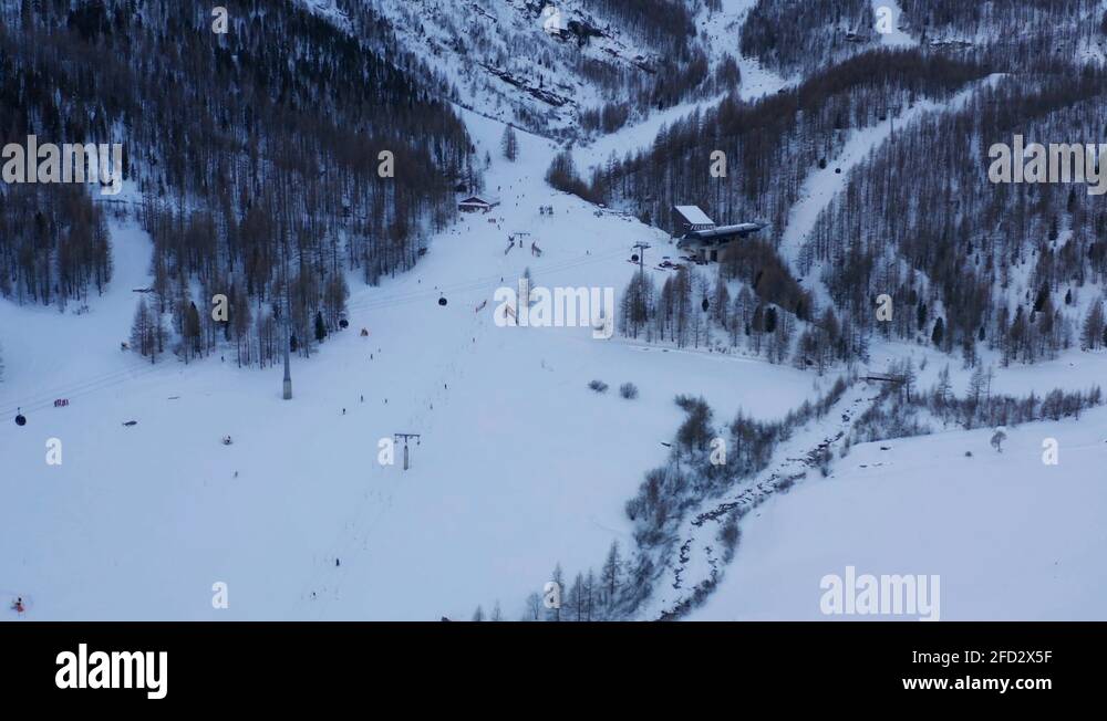 Busy resort Stock Videos & Footage - HD and 4K Video Clips - Alamy