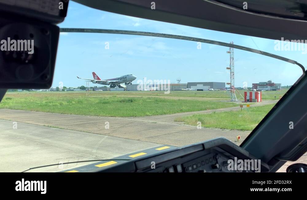 Jumbo jet cockpit plane Stock Videos & Footage - HD and 4K Video Clips ...