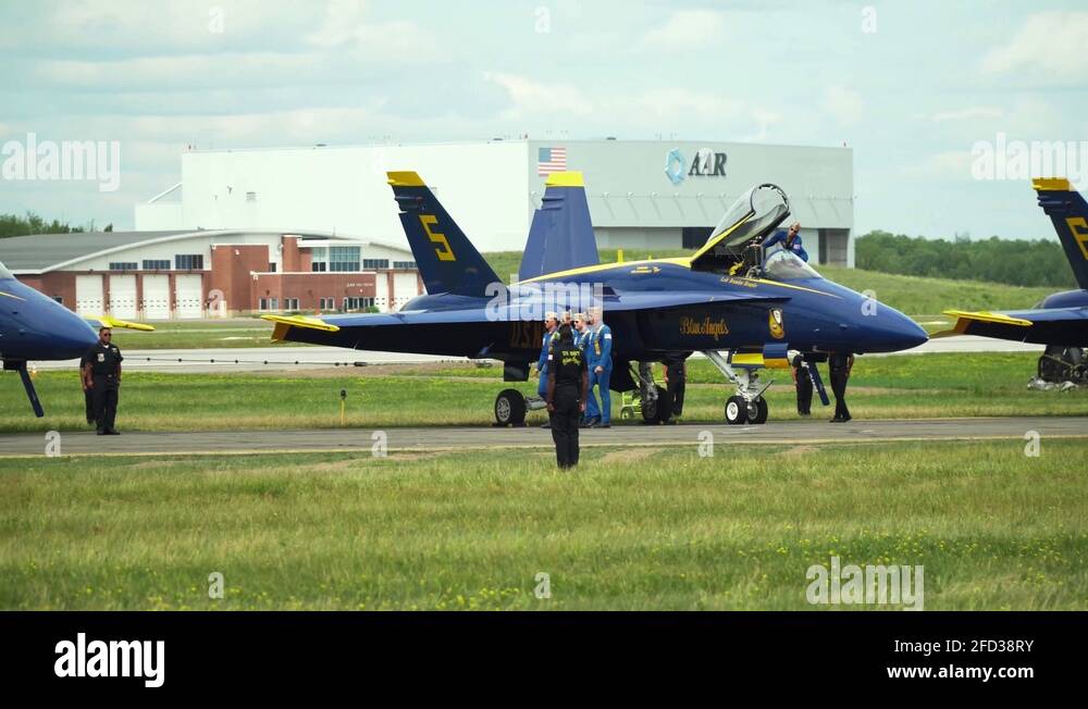 Pilots in formation Stock Videos & Footage - HD and 4K Video Clips - Alamy