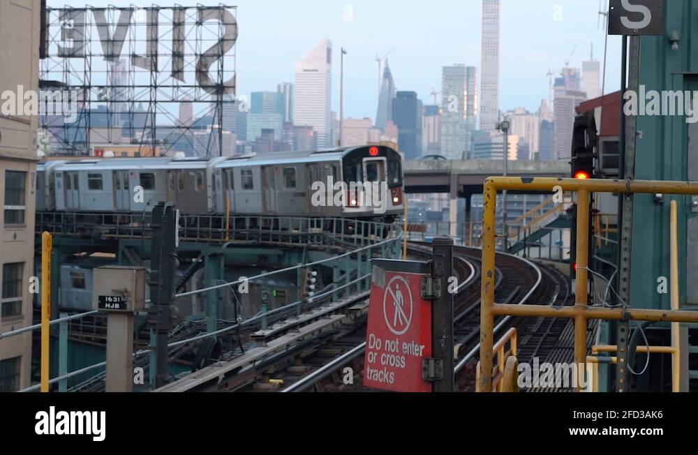 Incoming Train at Queensboro Plaza subway station with the Silvercup ...