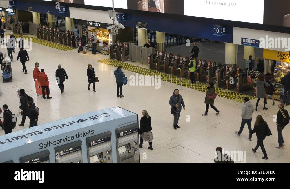 Crowd station uk Stock Videos & Footage - HD and 4K Video Clips - Alamy