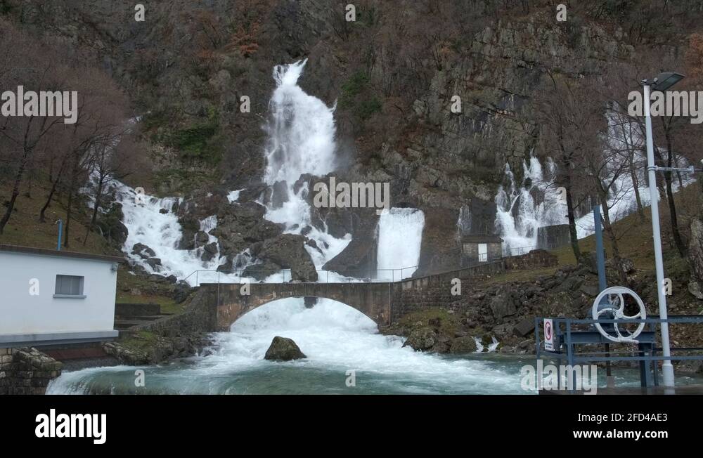 Waterfalls with dam Stock Videos & Footage - HD and 4K Video Clips - Alamy