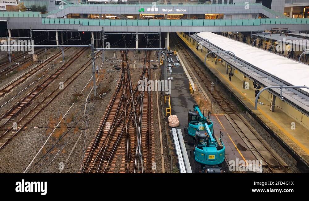 Shinjuku station train platform Stock Videos & Footage - HD and 4K ...