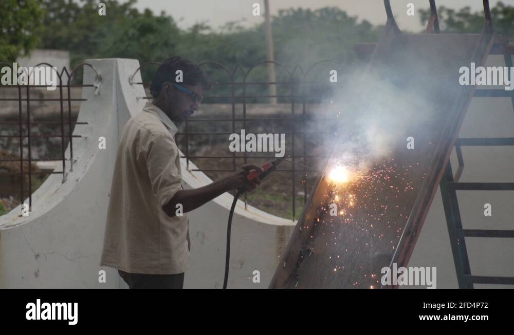 Welding asia Stock Videos & Footage - HD and 4K Video Clips - Alamy
