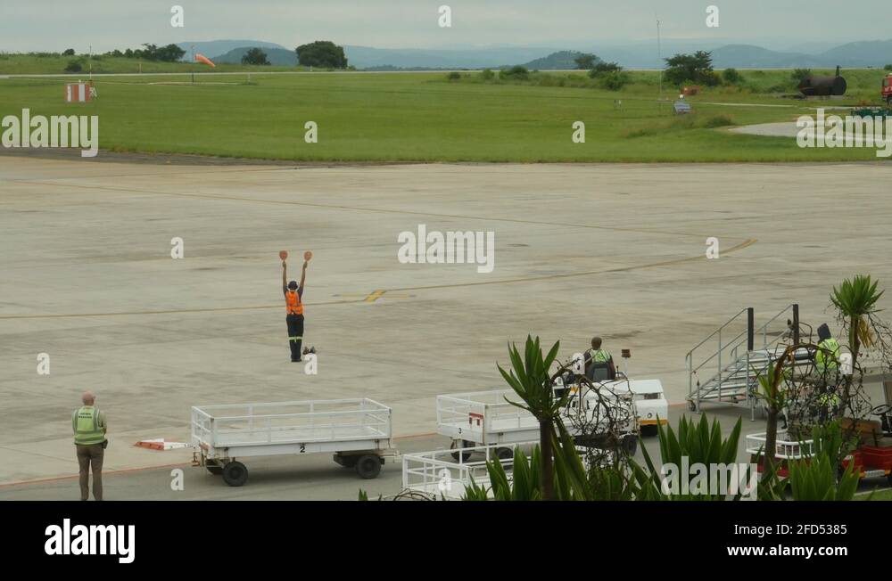 Airplane guides Stock Videos & Footage - HD and 4K Video Clips - Alamy