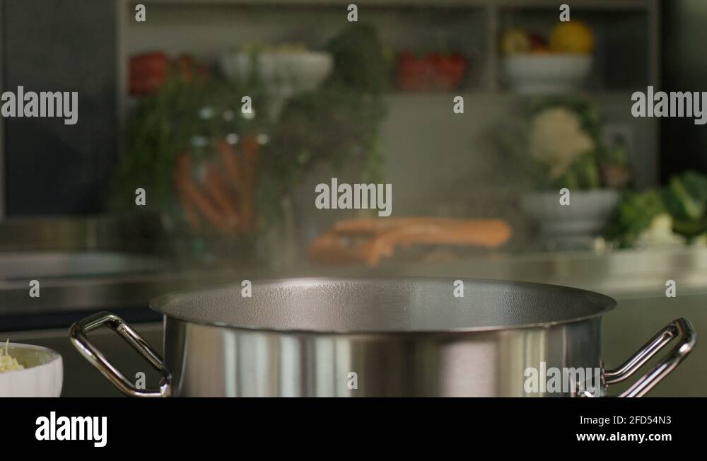 Steam from pot Stock Videos & Footage - HD and 4K Video Clips - Alamy