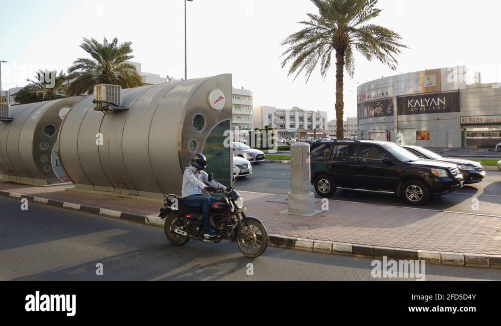 Uae road cars Stock Videos & Footage - HD and 4K Video Clips - Alamy