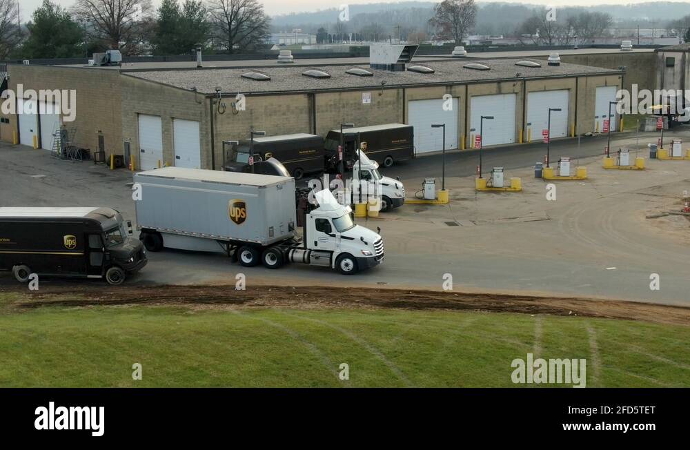 Ups semi truck Stock Videos & Footage - HD and 4K Video Clips - Alamy