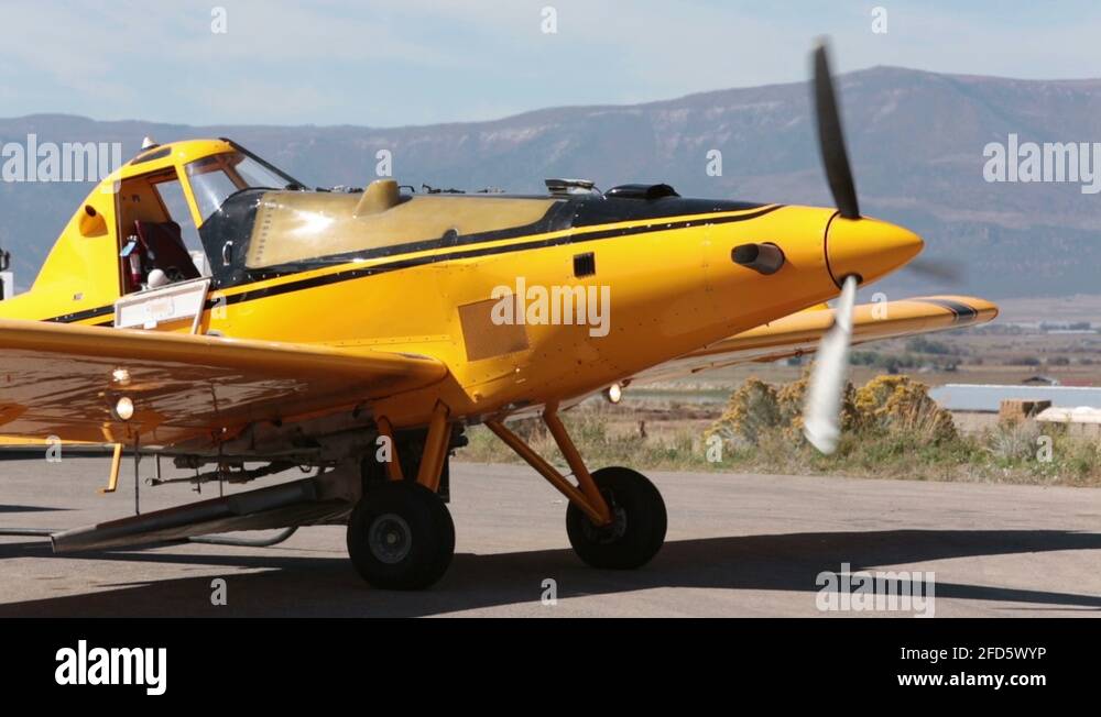 Aircraft powerful crop duster engine prop turning cockpit HD 3481 Stock ...