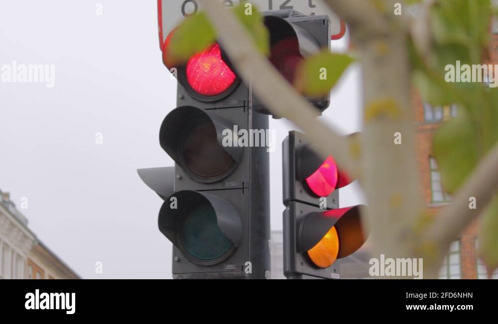 Red traffic light Stock Videos & Footage - HD and 4K Video Clips - Alamy