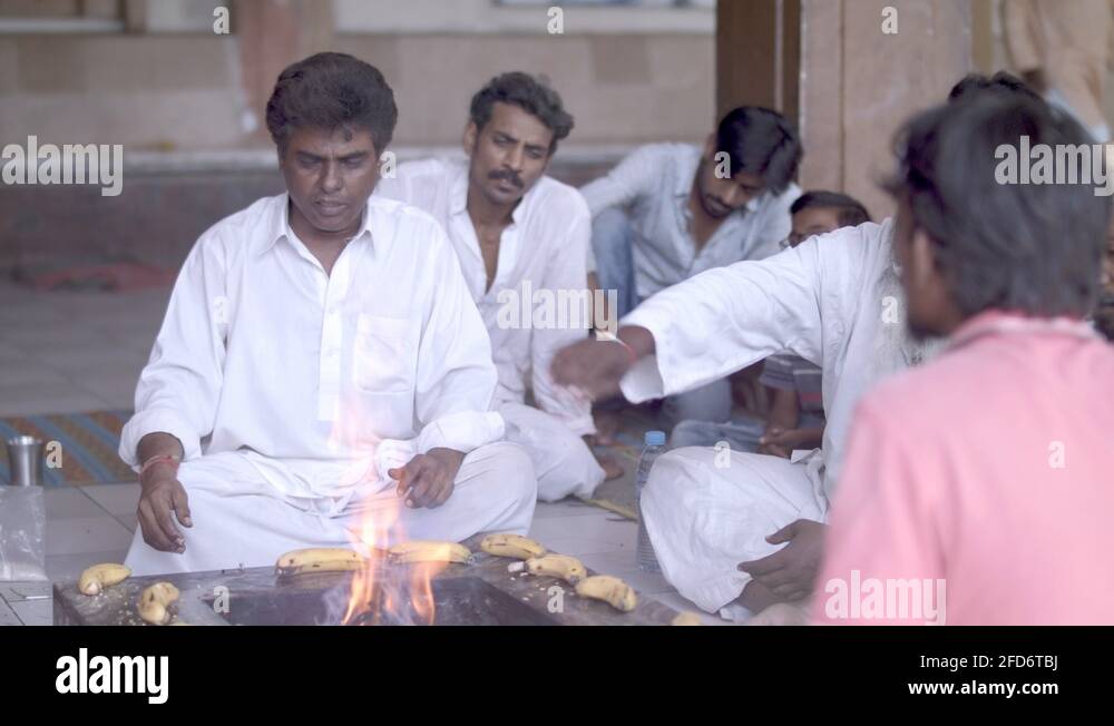 Hindu priest rituals temple Stock Videos & Footage - HD and 4K Video ...