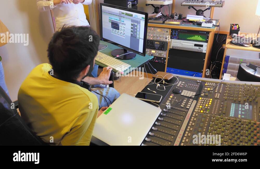 Engineer studio Stock Videos & Footage - HD and 4K Video Clips - Alamy