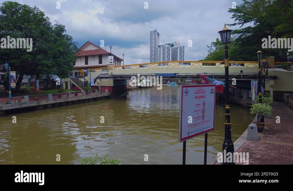 Low bridge signs Stock Videos & Footage - HD and 4K Video Clips - Alamy