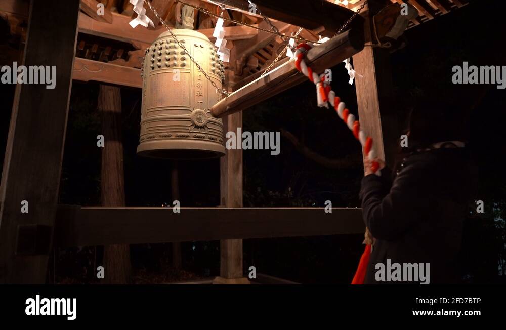 Japan new year bell Stock Videos & Footage - HD and 4K Video Clips - Alamy