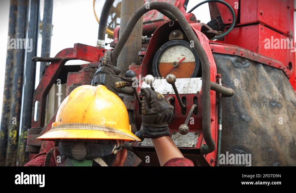 Operator operating Stock Videos & Footage - HD and 4K Video Clips - Alamy