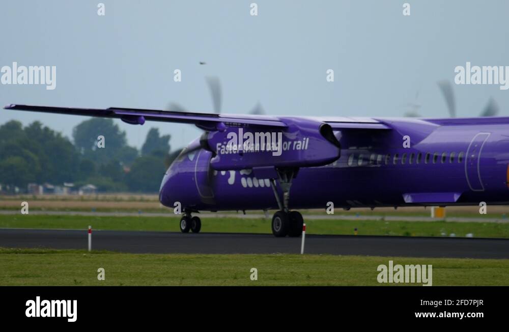De havilland canada dhc 8 402q dash 8 Stock Videos & Footage - HD and 4K Video Clips - Alamy